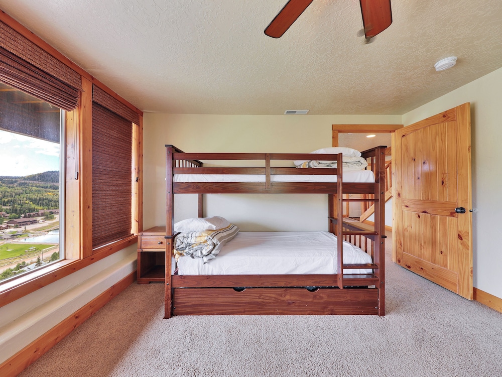 Book This Cozy Privately Owned Home 3-level Cabin With Stunning Views Of Brian H - Brian Head, UT