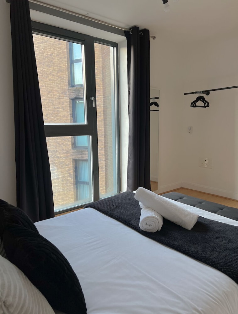 Birmingham City Centre! Cosy, Peaceful And Luxury Apartment - Aston University Main Building