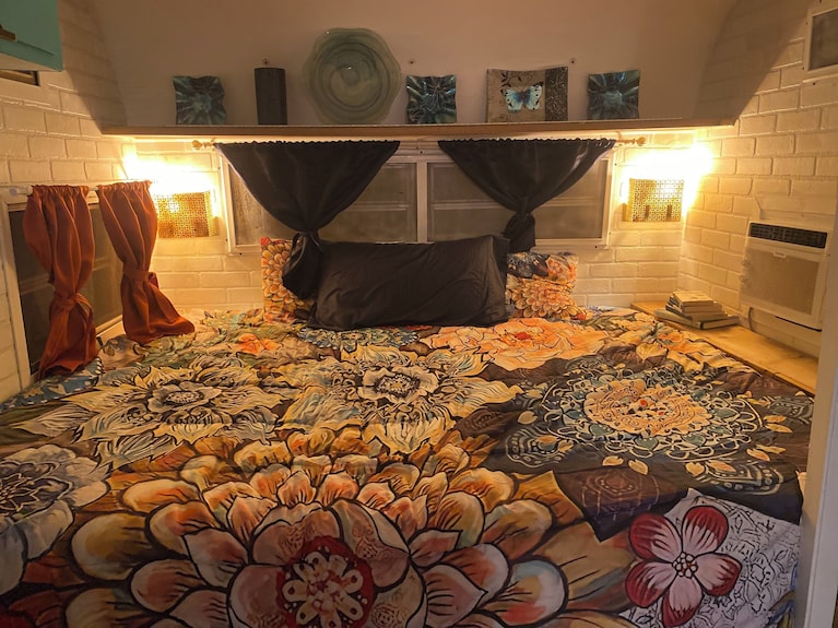 Pecan Grove Cabin On 15 Acres Near A Creek -