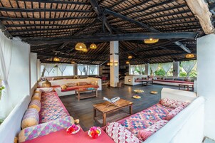 Televisor LED de 22 polegadas com canais por cabo 