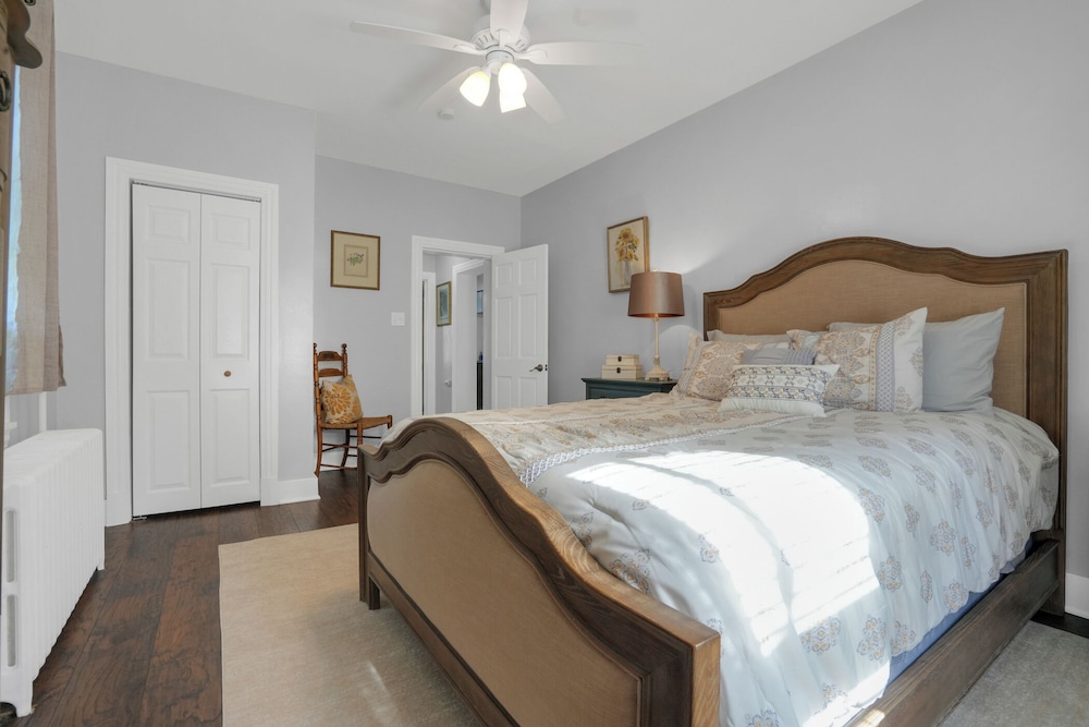 Huckleberry House - 2 Bedroom Apartment Fenced Backyard - Warrington, PA