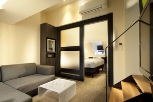 Suite | Roupa de alta qualidade, minibar, cofre no quarto, secretária 