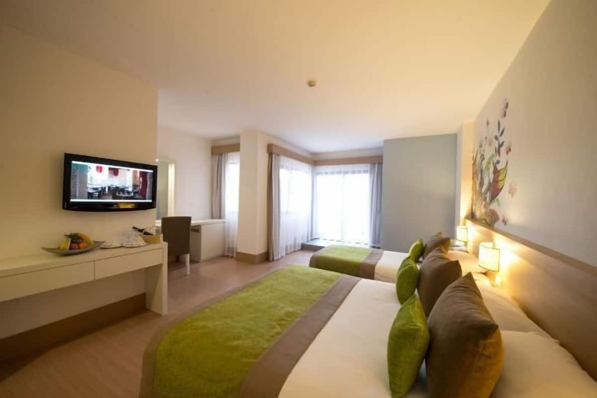 Minibar grátis, cofre no quarto, quartos insonorizados, Wi-fi grátis