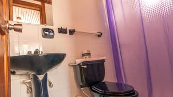 Um polibã, artigos de higiene pessoal grátis