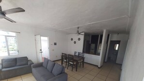 Bungalow, 2 quartos | Sala de estar