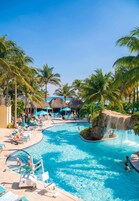 3 piscinas externas, espreguiçadeiras