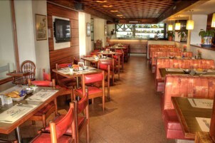 Café da manhã, almoço e jantar