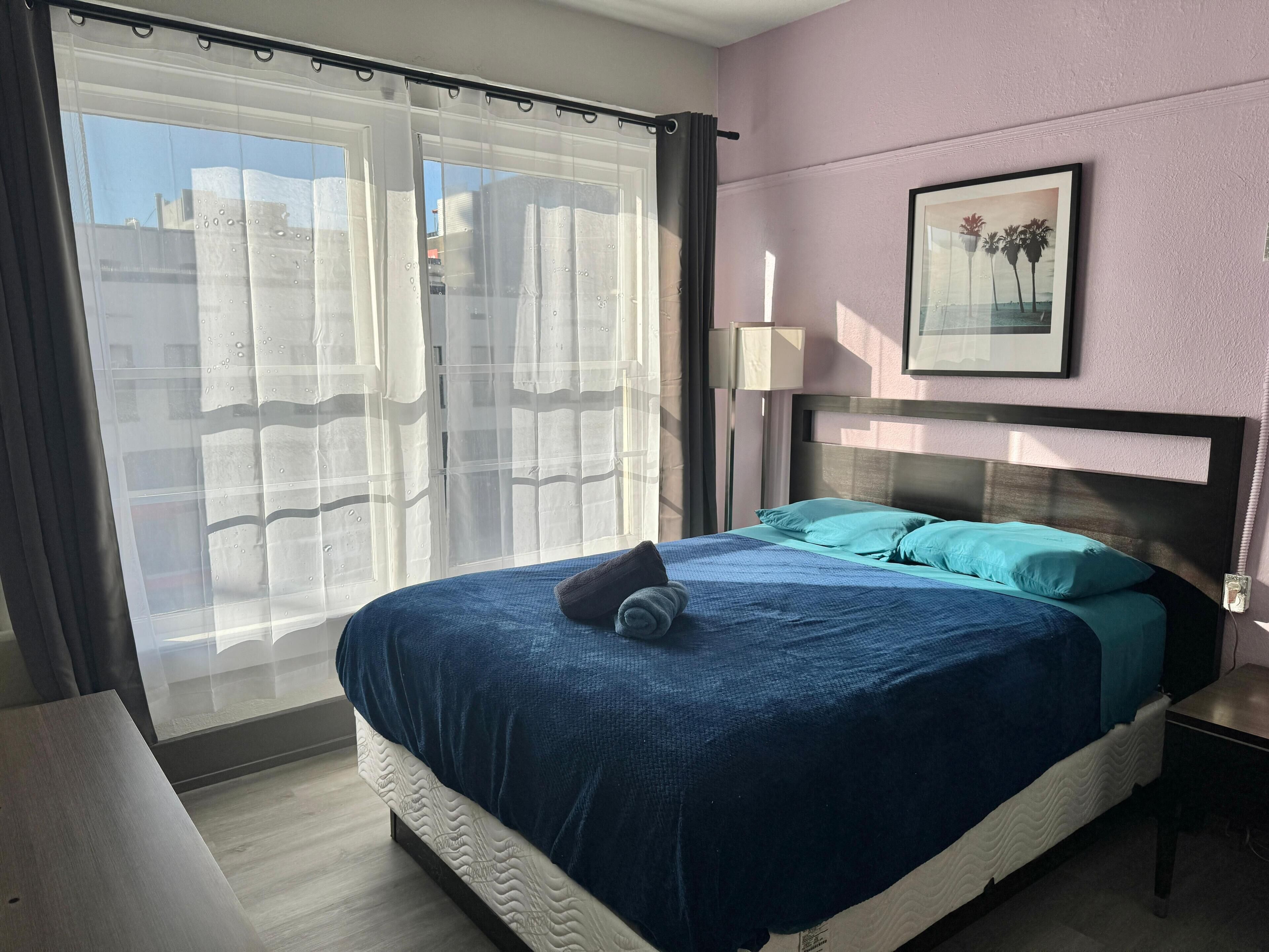 Quarto casal econômico, banheiro compartilhado (Private Room) | Ferros/tábuas de passar roupa, Wi-Fi de cortesia, roupa de cama