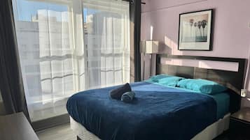 Quarto casal econômico, banheiro compartilhado (Private Room) | Ferros/tábuas de passar roupa, Wi-Fi de cortesia, roupa de cama