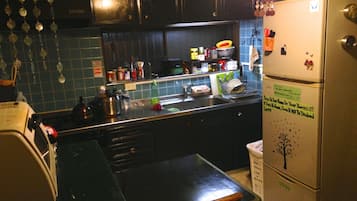 Geladeira, micro-ondas, cooktop, panela elétrica de arroz