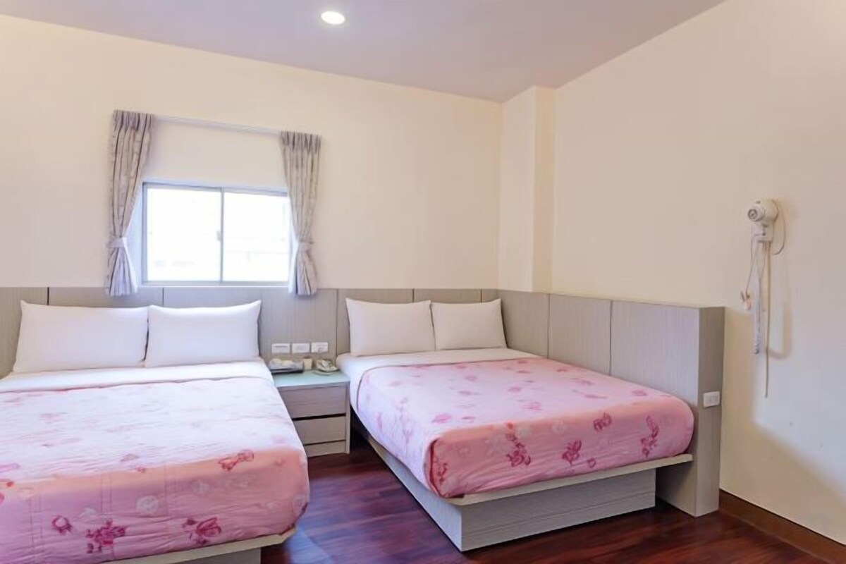 Escrivaninha, Wi-Fi de cortesia, roupa de cama