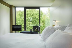 Quarto Duplo ou Twin Design, 1 cama king-size, vista para o parque, junto ao jardim | Wi-fi grátis, roupa de cama fornecida 