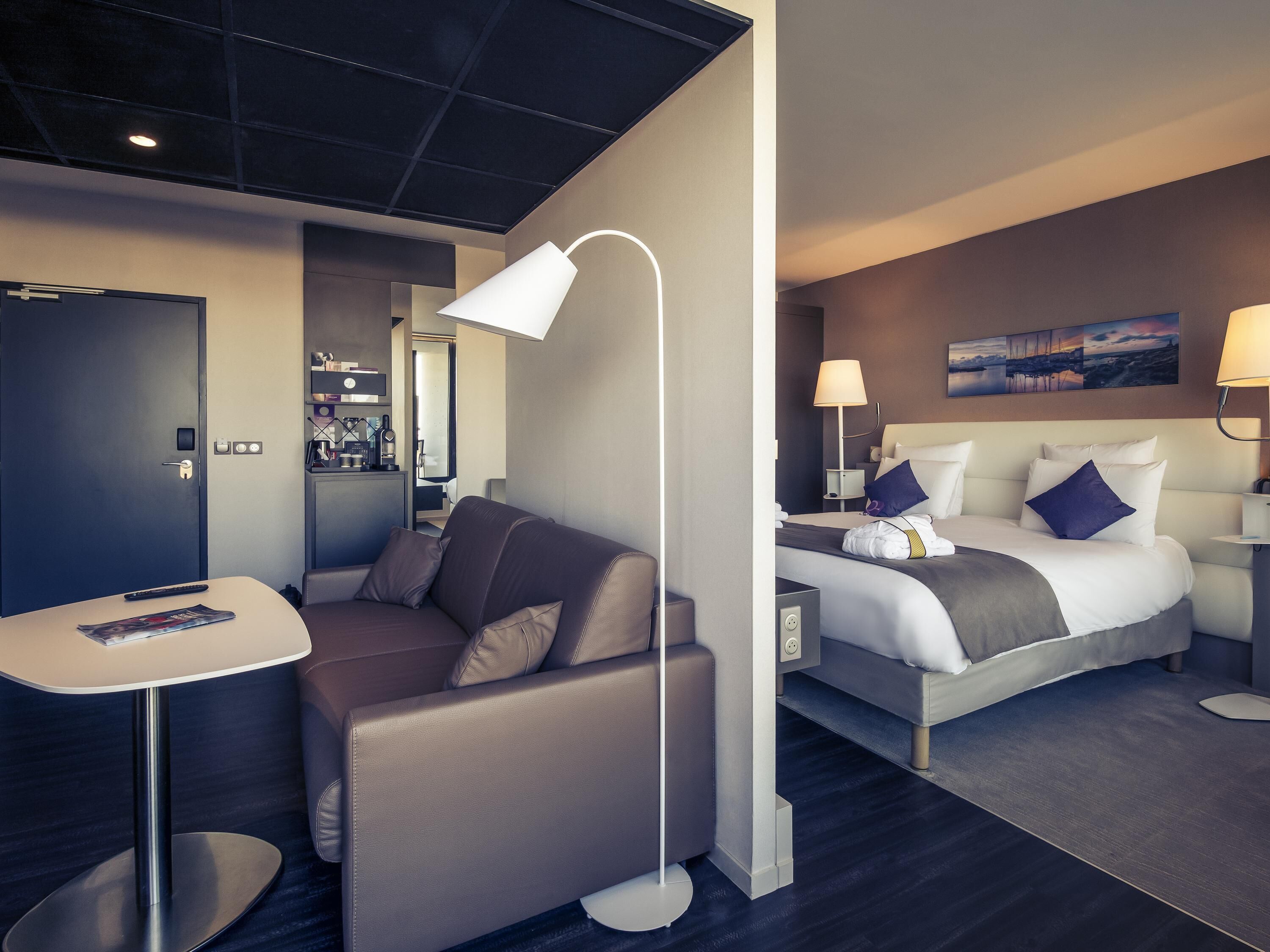 Suíte, 1 cama de casal e sofá-cama, sacada | Frigobar, cofres nos quartos, escrivaninha, quartos à prova de som