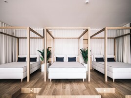 Área de tratamento exterior, sauna, banheira de hidromassagem 