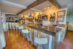 Pequenos-almoços, almoços e jantares servidos 