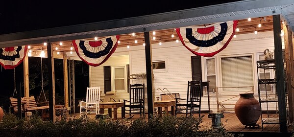 The White House On Freedom Way - Swansboro, NC