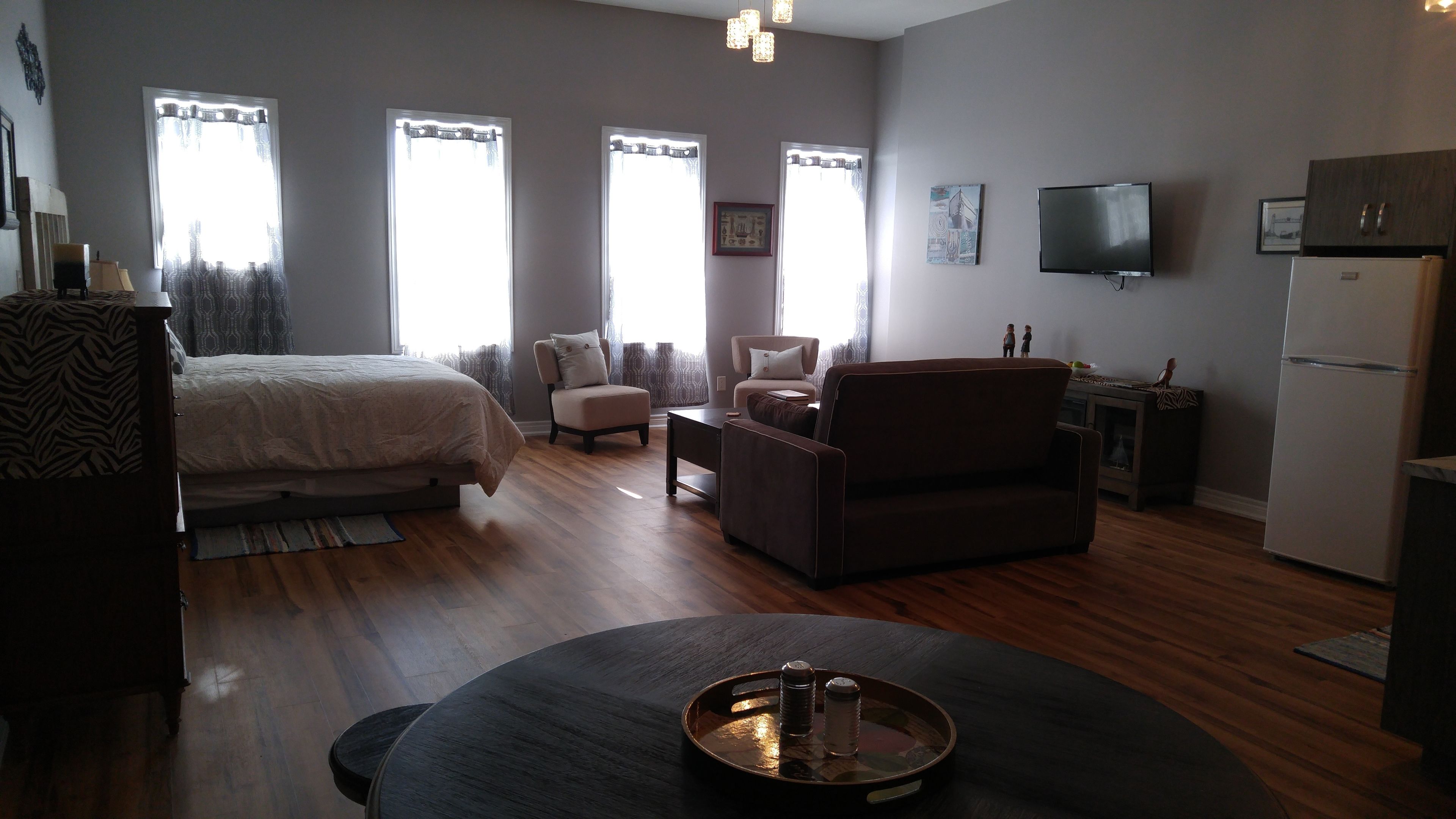 Canalside Restaurant, Inn & Kitchen store, Port Colborne: Reviews ...