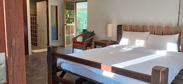 Superior Family Bungalow (1A) | Cofres nos quartos, individualmente decorados
