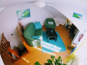 Com decoração personalizada, com mobília individualizada, secretária 