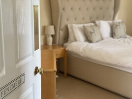 Quarto Clássico com Cama de Casal, casa de banho anexa