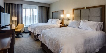 Roupas de cama premium, cofres nos quartos, cortinas blackout