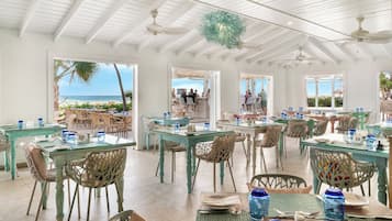 4 restaurantes, pequenos-almoços servidos, cozinha internacional