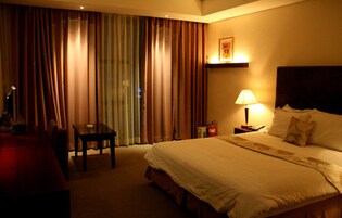 Quarto casal superior, 1 quarto | Escrivaninha, ferros/tábuas de passar roupa, Wi-Fi de cortesia