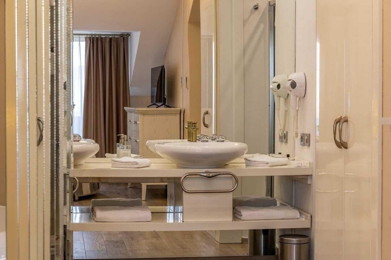 Suite Júnior | Minibar, cofre no quarto, secretária, quartos insonorizados 