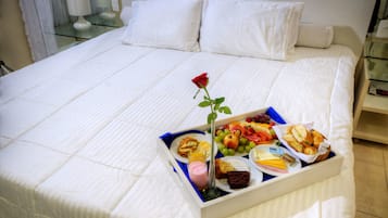 Quarto Standard, vista parcial para o oceano | Minibar, cofre no quarto, secretária, berços/camas para crianças grátis