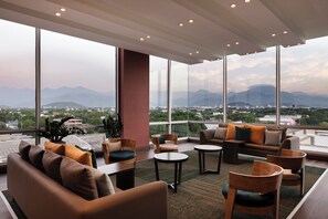 Área de estar no saguão