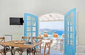 Apartamento Standard, vista para o mar | Sala de estar | TV plasma 