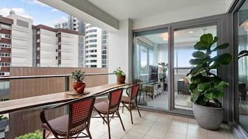 Apartamento Deluxe, 1 quarto, vista para o rio | Terraço/pátio interior
