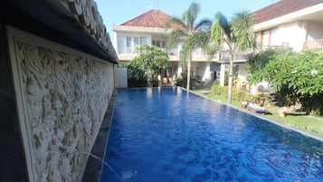 2 piscinas exteriores