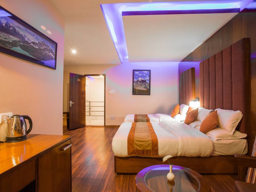 Quarto Familiar, várias camas, não fumadores | Roupa de alta qualidade, cofre no quarto, secretária