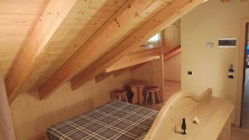 Quarto Duplo (Attic) | Cofre no quarto, Wi-fi grátis