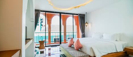 Quarto casal luxo | Frigobar, cofres nos quartos, individualmente decorados, escrivaninha