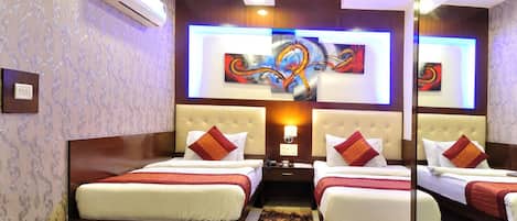 Frigobar, escrivaninha, Wi-Fi de cortesia, roupa de cama