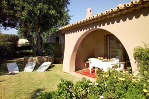 Vila, 2 quartos, sacada | Terraço/pátio
