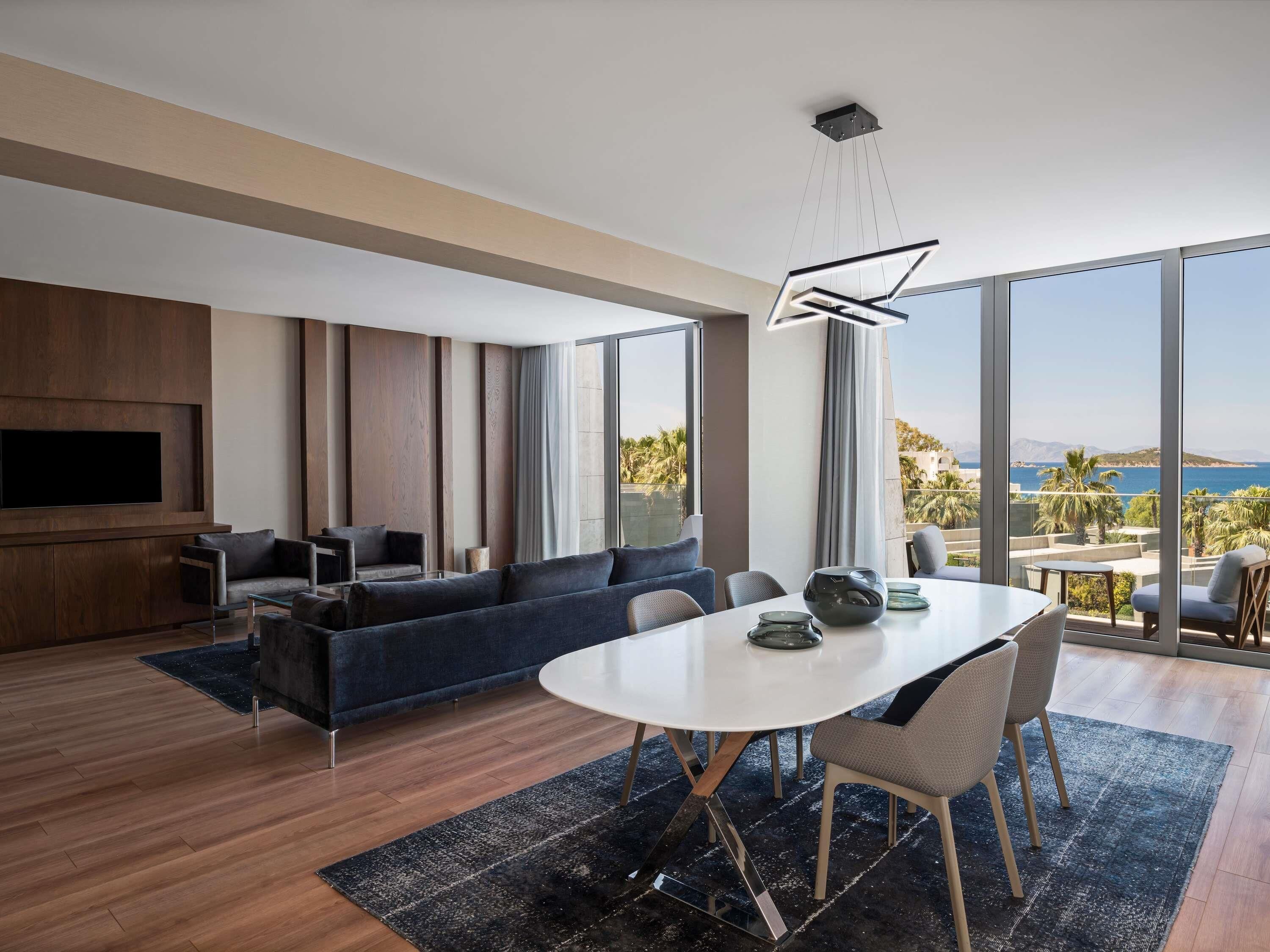 Suíte com design assinado, 1 cama King | Frigobar, cofres nos quartos, escrivaninha, quartos à prova de som