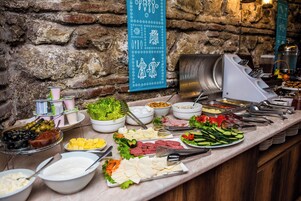 Pequeno-almoço tipo buffet diário incluído 