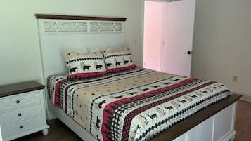 1 quarto, com decoração personalizada, com mobília individualizada