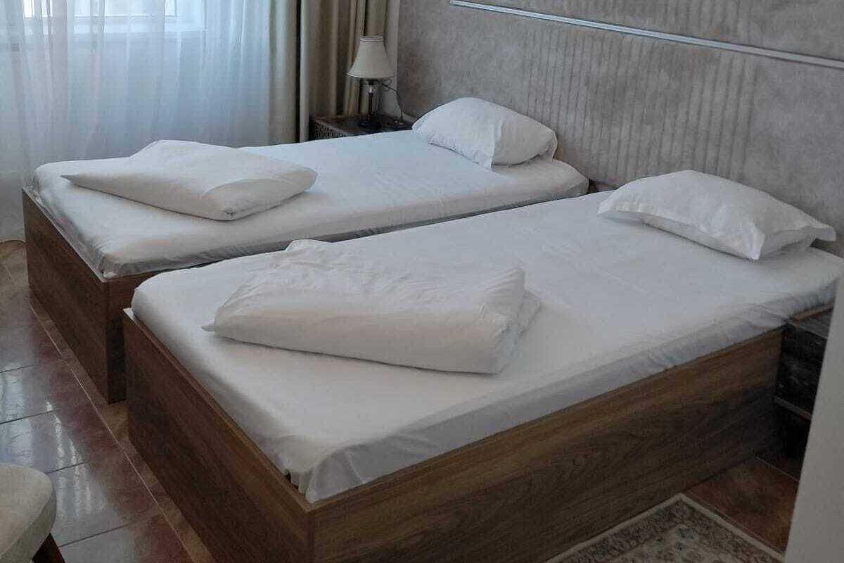 Quarto Twin (10% discount in the restaurant) | Minibar, cofre no quarto, camas desdobráveis, Wi-fi grátis 