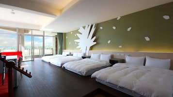Quarto Superior, várias camas, 2 casas de banho (Livingroom & Balcony) | Roupa de alta qualidade, edredões de penas, com mobília individualizada