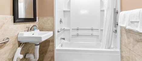 Quarto, 1 cama king-size, acessível, não fumadores | Casa de banho acessível para cadeiras de rodas