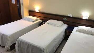 Minibar, secretária, Wi-fi grátis, roupa de cama fornecida