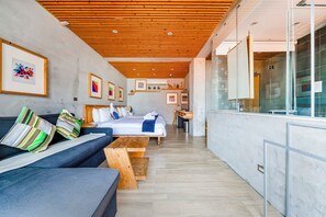 Quarto Familiar, varanda | Cortinas/cortinados opacos, quartos insonorizados, Wi-fi grátis 