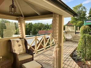 Suíte exclusiva, 1 cama Queen, sauna seca, vista para o jardim | Individualmente decorados, individualmente mobiliados, escrivaninha