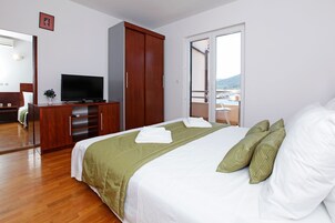 Double Room with  Balcony and Sea View | Secretária, Wi-fi grátis, roupa de cama fornecida 