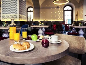 Café da manhã, almoço e jantar