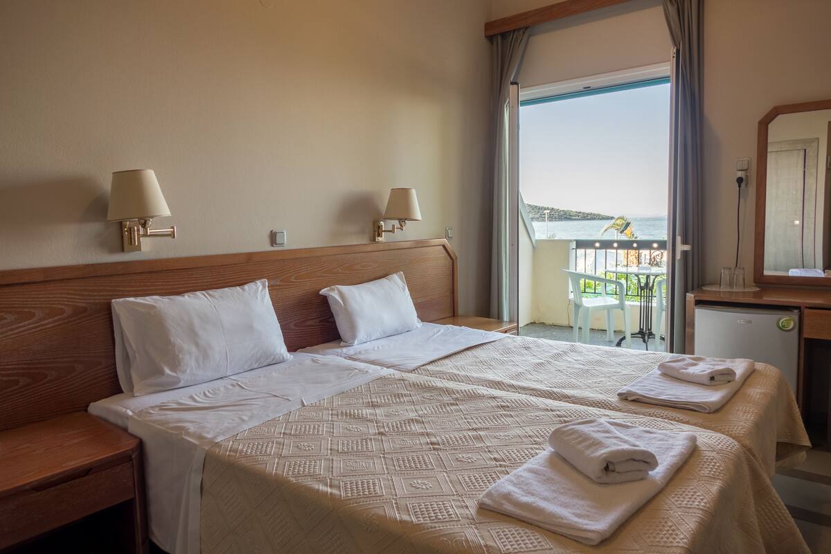Quarto Twin Económico, 1 quarto | Minibar, cofre no quarto, secretária, Wi-fi grátis 